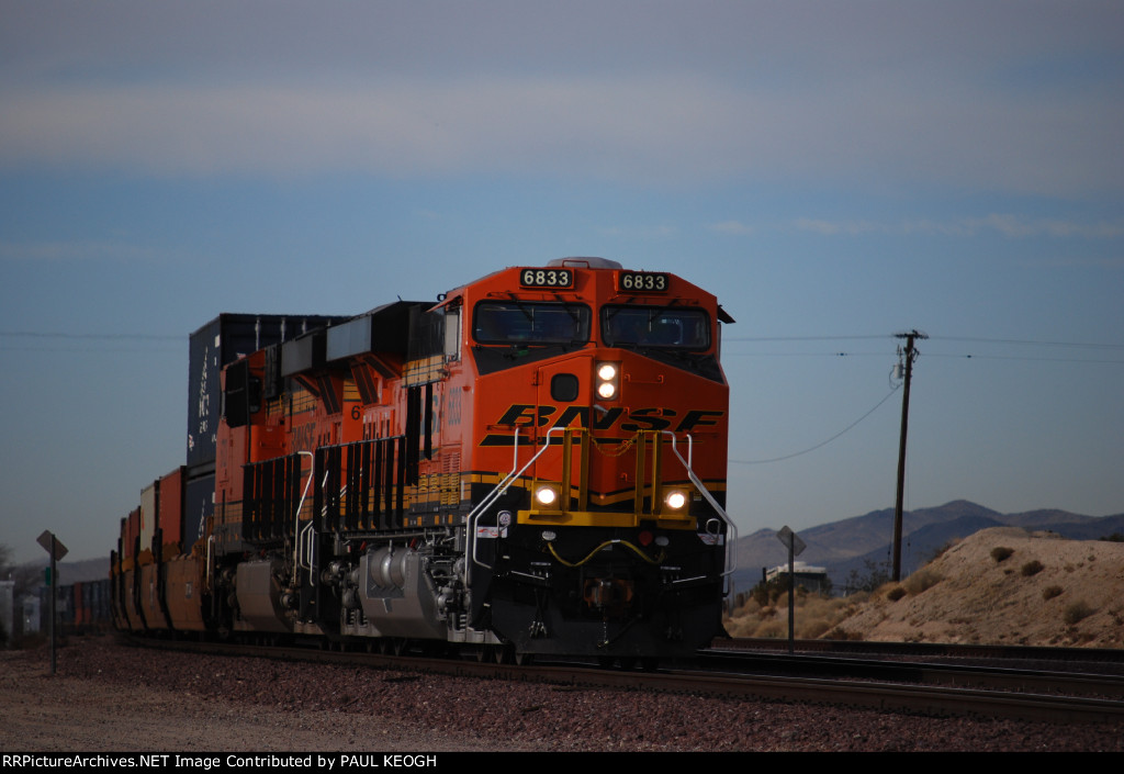 BNSF 6833 Leads the S LHT-LDR into the BNSF Barstow yard for a crew change at 09:02 am/PST